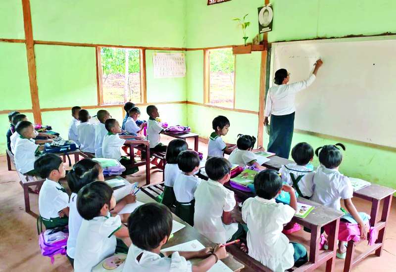 အစိုးရရုံးပိတ်ရက်နှင့် အများပြည်သူအလုပ်ပိတ်ရက်များ၏ ကြားရက်များကို တစ်ဆက်စပ်တည်းပိတ်ပေးပြီး ပိတ